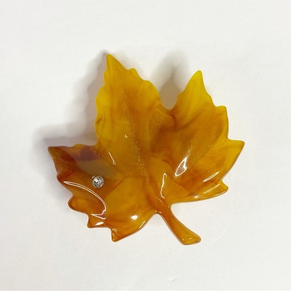 Vintage | Jewelry | Vintage Avon Maple Leaf Brooch Pin | Poshmark